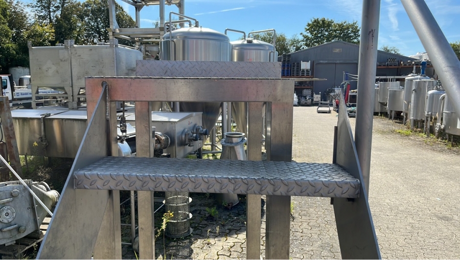 Klaravik Auktioner | Platform med trappe