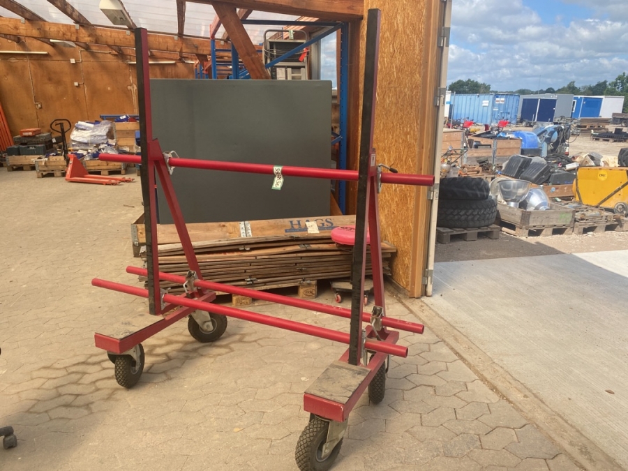 Klaravik Auktioner | Glas/pladevogn