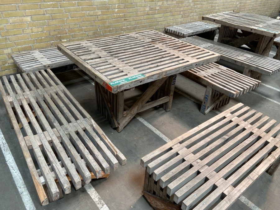 Klaravik Auktioner | Trelle bord bænkesæt