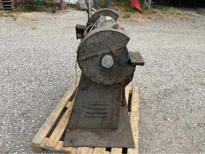 Klaravik Auktioner | Slibemaskine