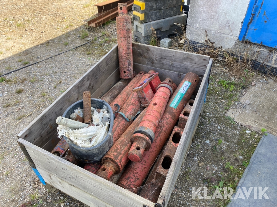 Mellemrør og låsebolte til gravekasser Ukendt, Kalundborg, K