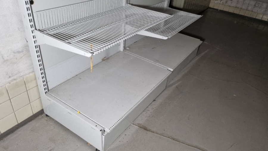 Klaravik Auktioner | Butiks inventar