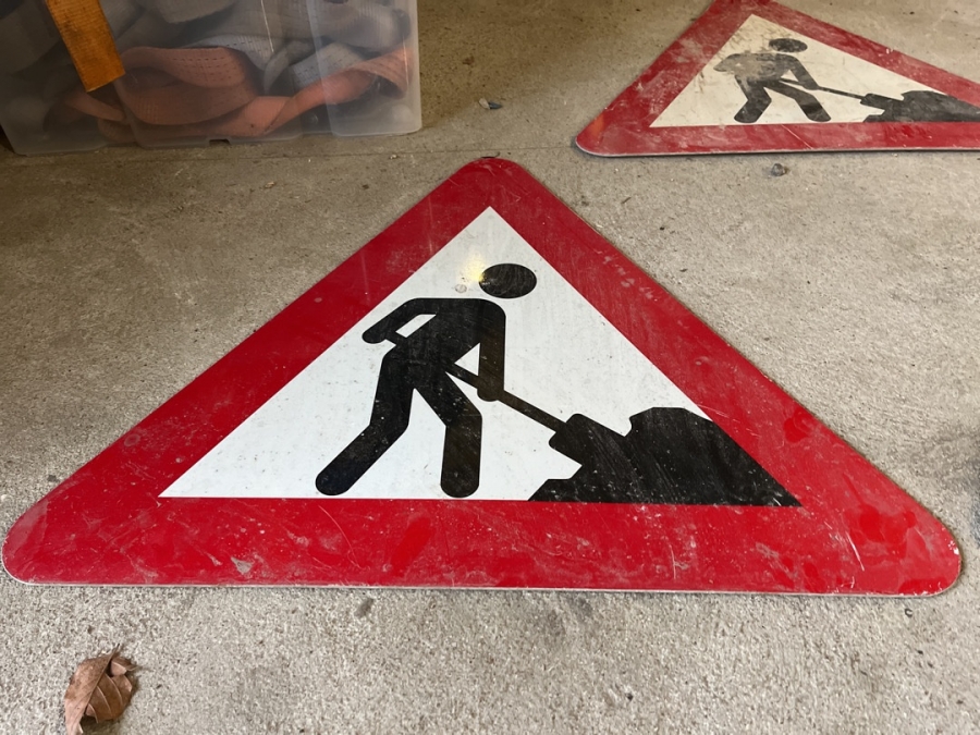 Klaravik Auktioner | Vejskilte