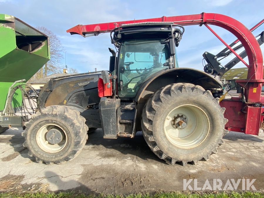 Skovtraktor med flishugger og vogn Valtra S374, Køge, Klarav