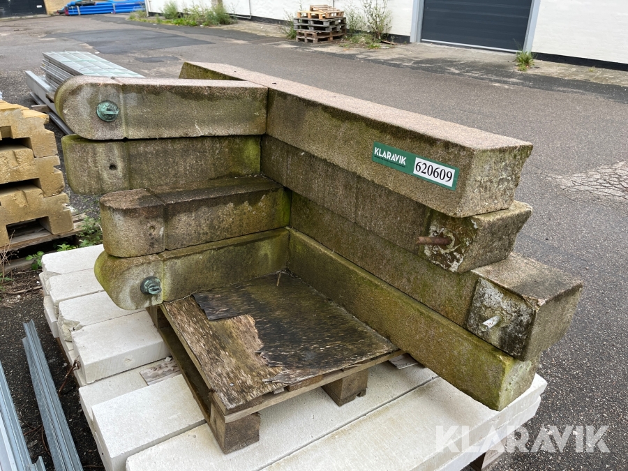 Stolper Sten / granit 64 cm stolper, Sorø, Klaravik auktione