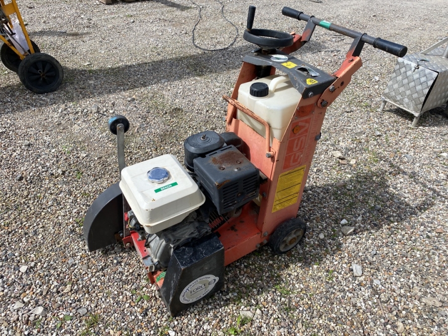 Klaravik Auktioner | Skæremaskine