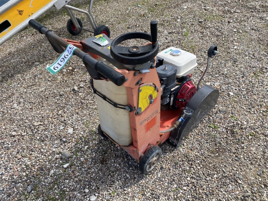 Klaravik Auktioner | Skæremaskine