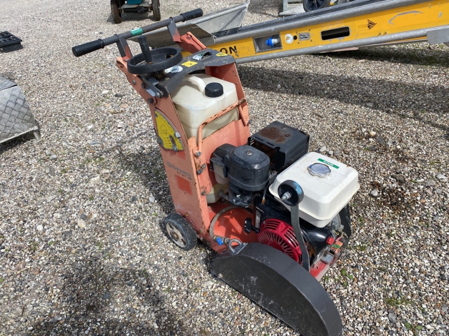 Klaravik Auktioner | Skæremaskine