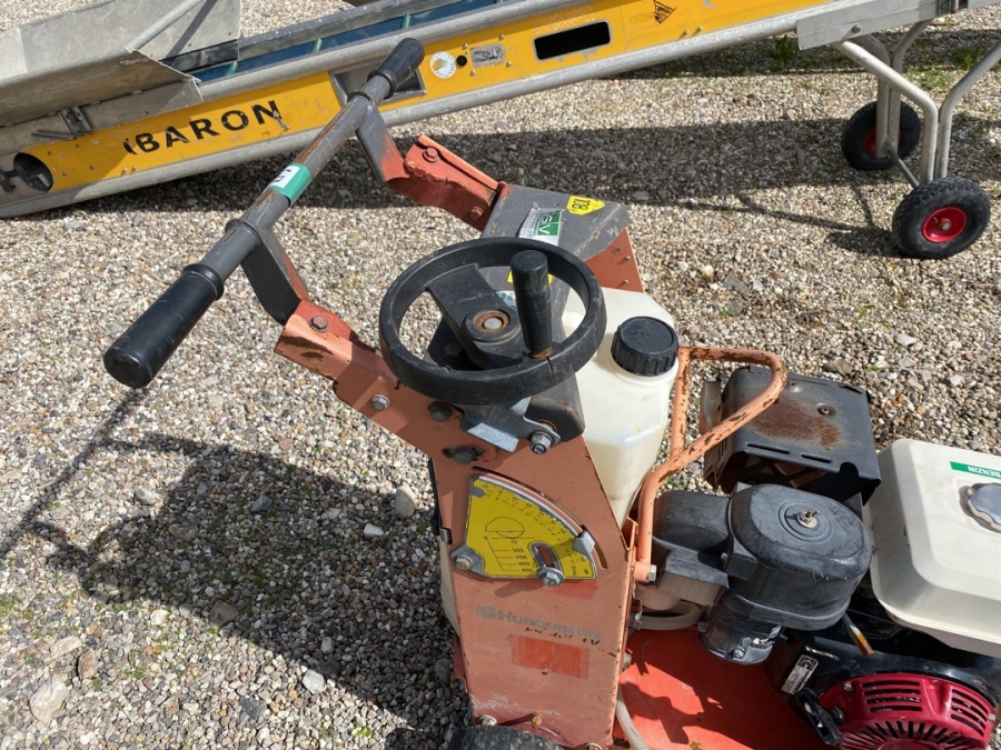 Klaravik Auktioner | Skæremaskine