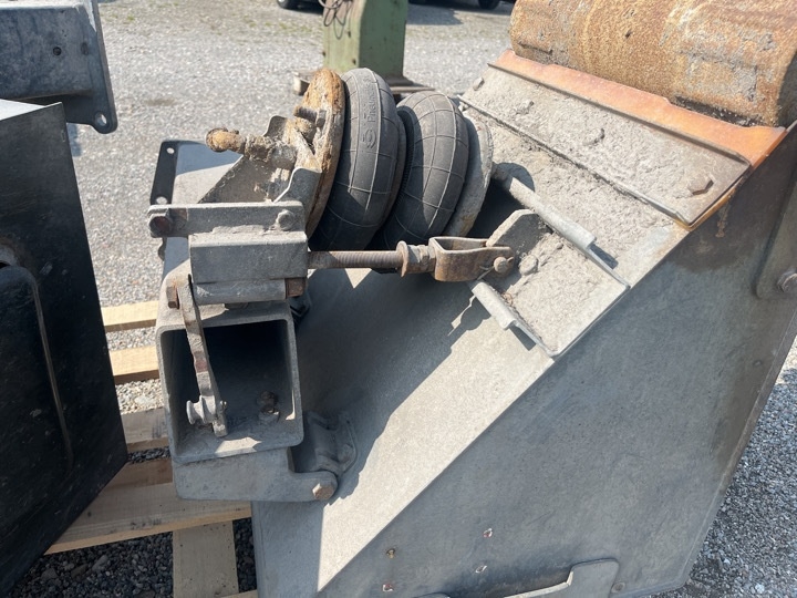 Strø kasser fra lastbil