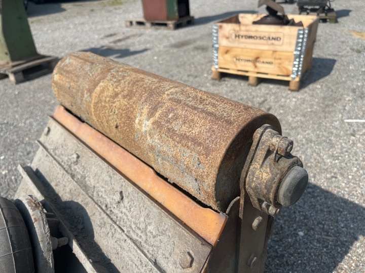 Strø kasser fra lastbil