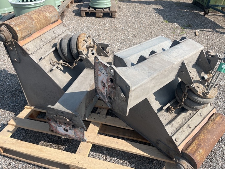 Strø kasser fra lastbil