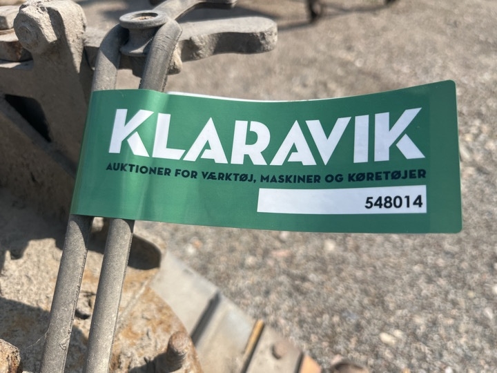 Strø kasser fra lastbil