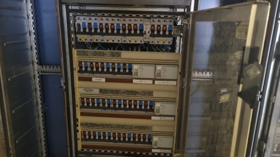 Klaravik Auktioner | El-skab