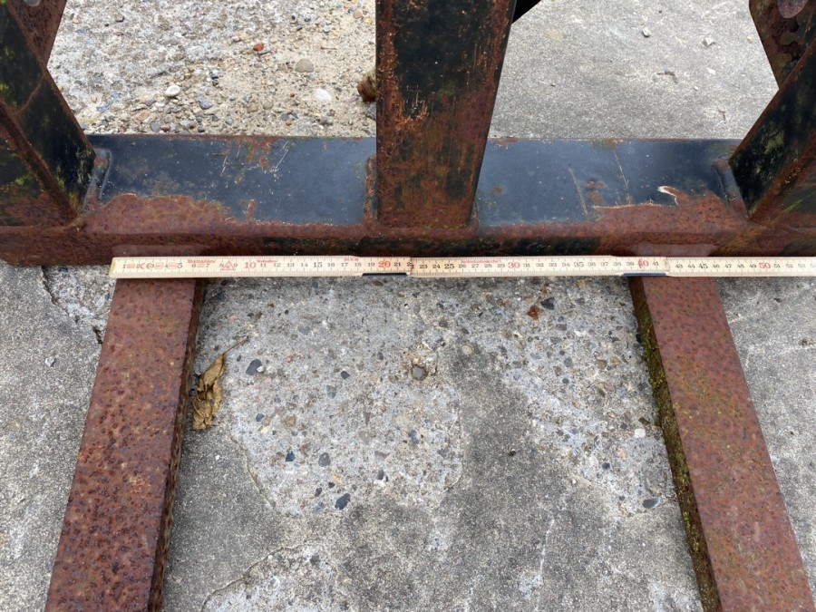 Klaravik Auktioner | Palletang til minilæsser.