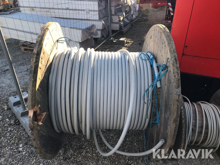 Parti med kabeltromler, Holbæk, Klaravik auktioner