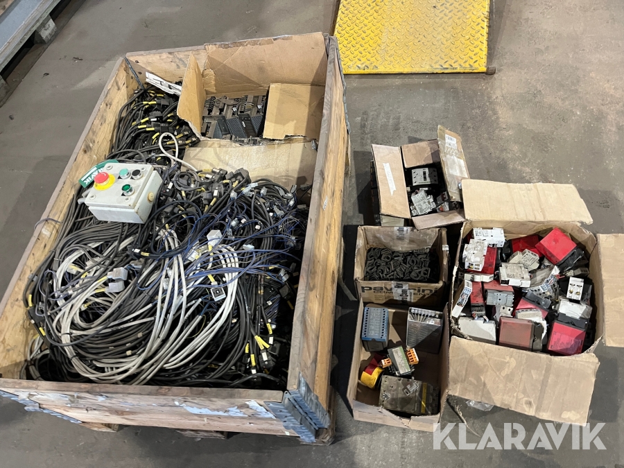 Blandet lot med elektronikdele for kraner 1 palle, Thisted,