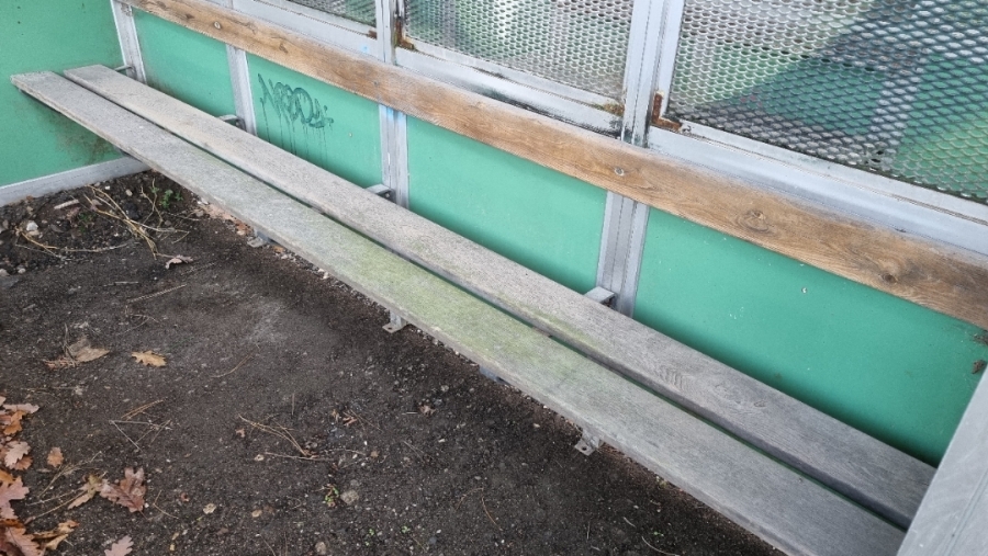 Klaravik Auktioner | Busskur / læ skur