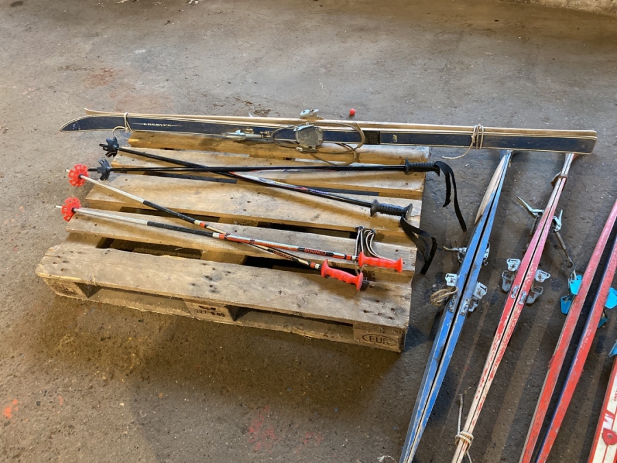 Klaravik Auktioner | Langrendsski, slalomski og stave