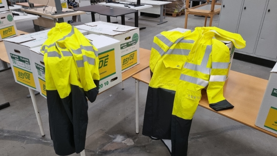 Klaravik Auktioner | Lange regnjakker/frakker