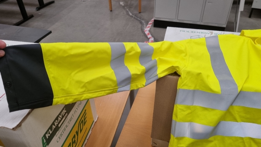 Klaravik Auktioner | Lange regnjakker/frakker