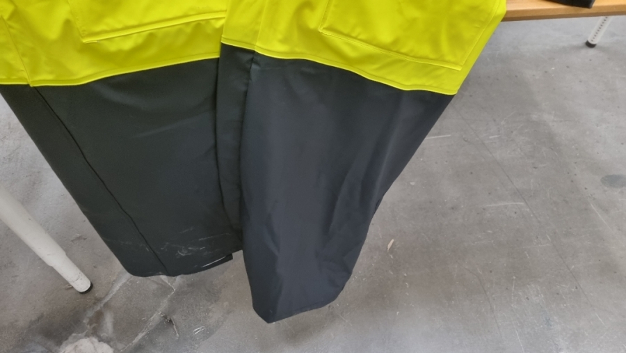 Klaravik Auktioner | Lange regnjakker/frakker