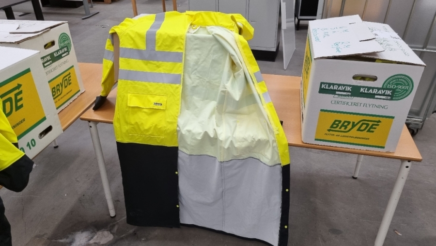 Klaravik Auktioner | Lange regnjakker/frakker