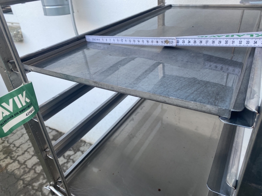 Klaravik Auktioner | Rustfri vogn med hjul