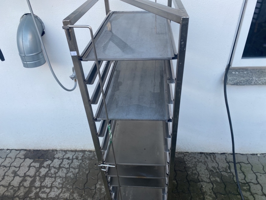 Klaravik Auktioner | Rustfri vogn med hjul