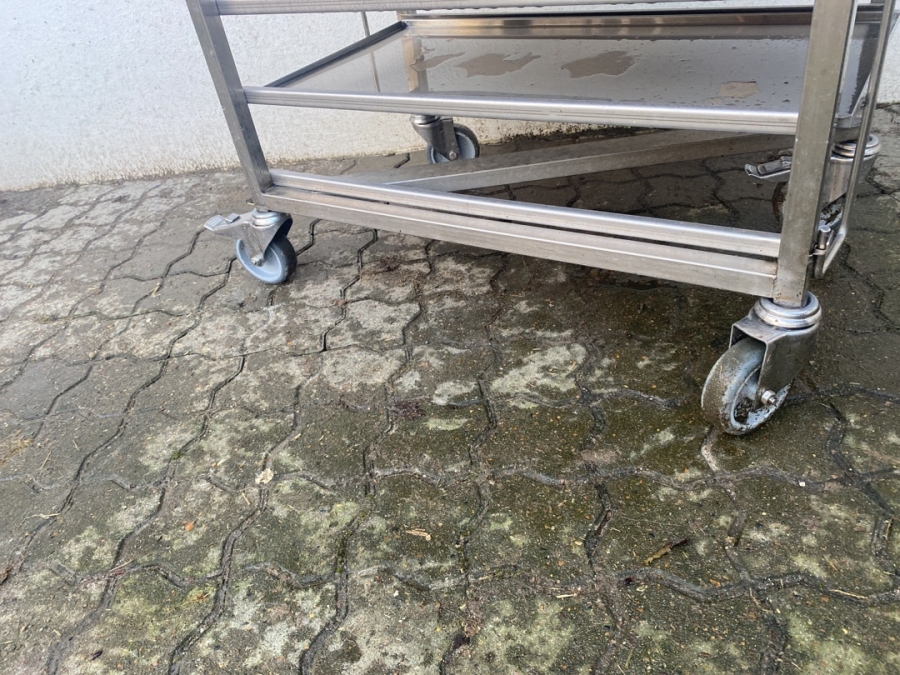 Klaravik Auktioner | Rustfri vogn med hjul