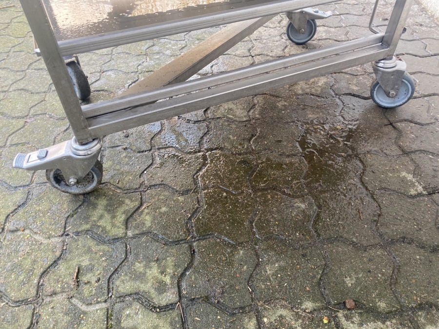 Klaravik Auktioner | Rustfri vogn med hjul