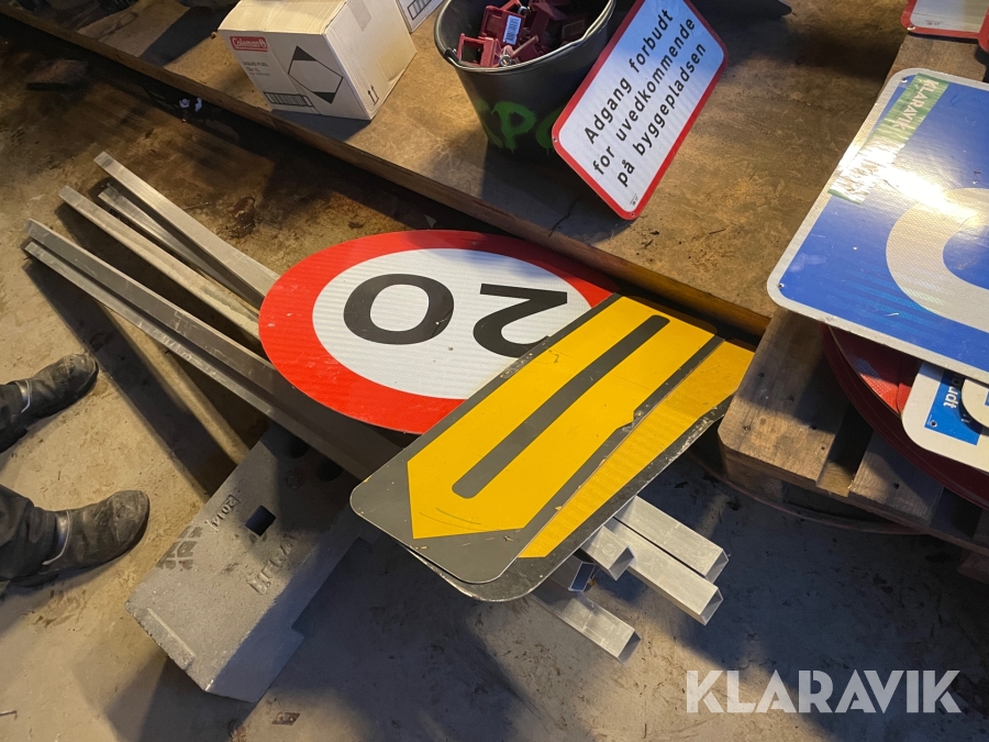 Vejskilte m. Tilbehør, Kolding, Klaravik auktioner