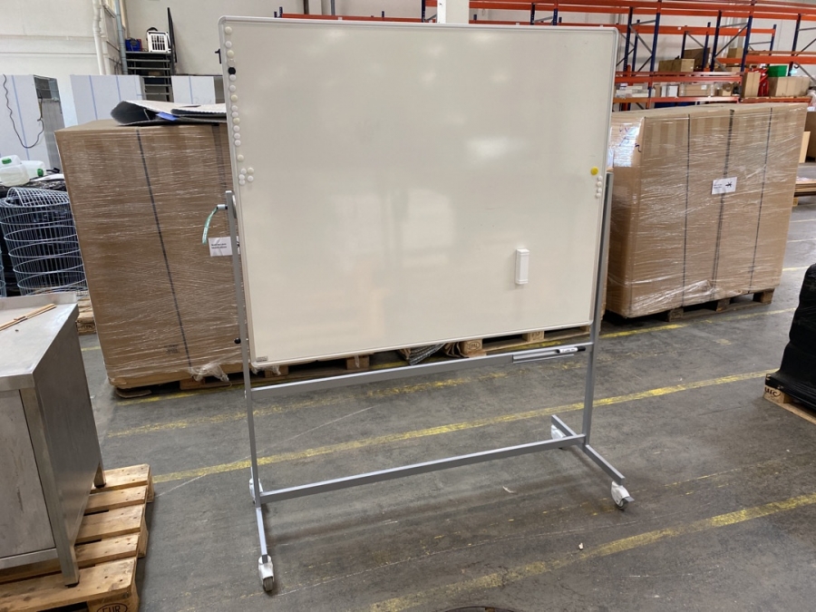 Whiteboard på stativ