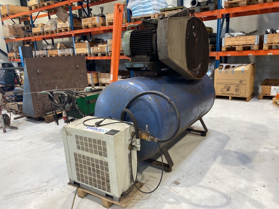 Klaravik Auktioner | Stempel kompressor