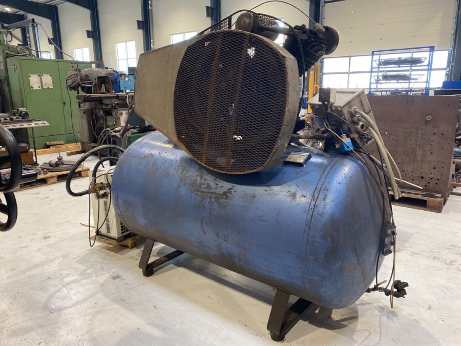 Klaravik Auktioner | Stempel kompressor