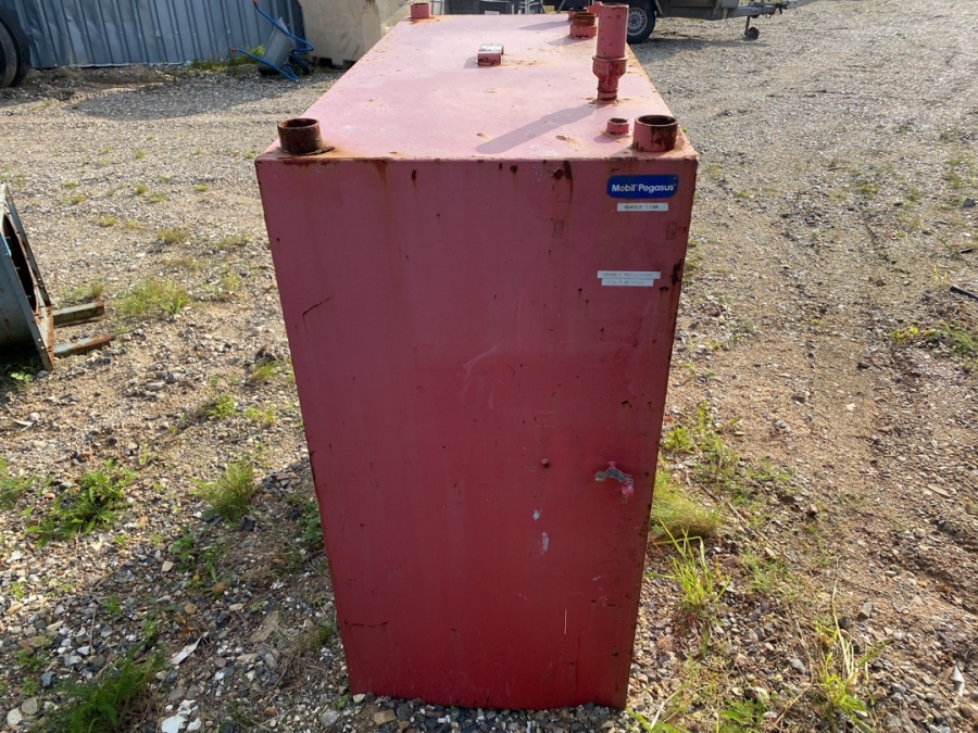 Klaravik Auktioner | Olietank