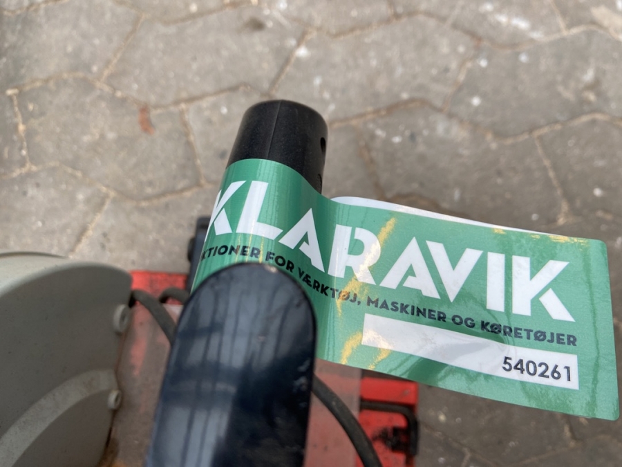 Klaravik Auktioner | Metal skære