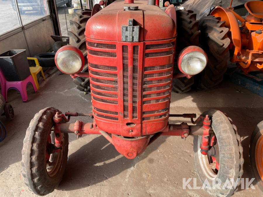 Traktor McCormick International, Nordfyns, Klaravik auktione