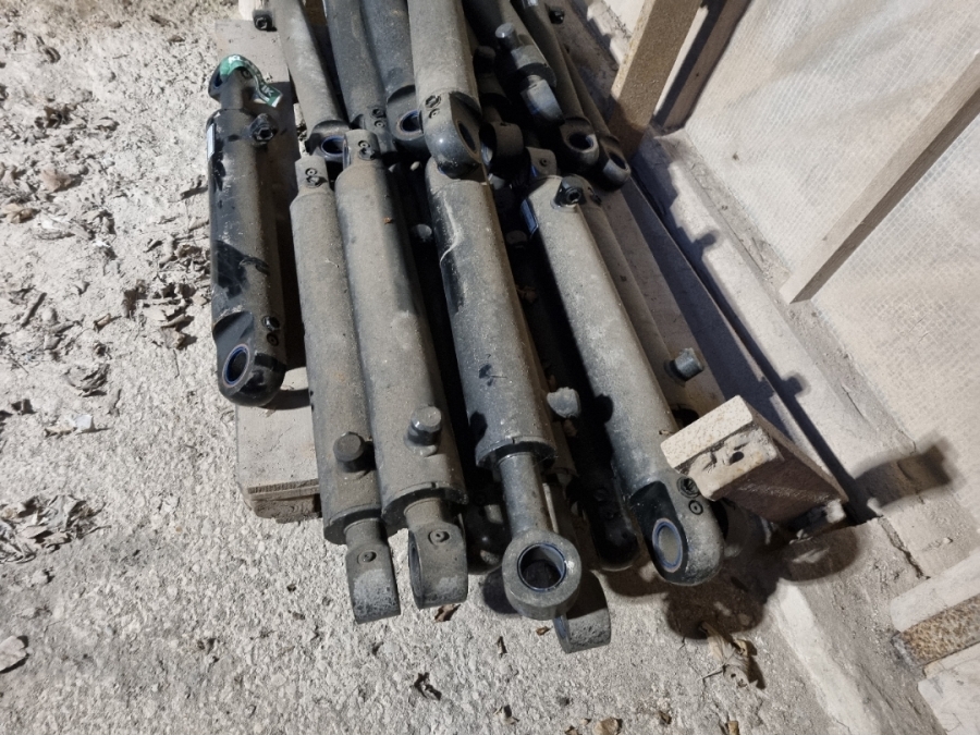 Klaravik Auktioner | Ubrugte Hydraulik Cylindre