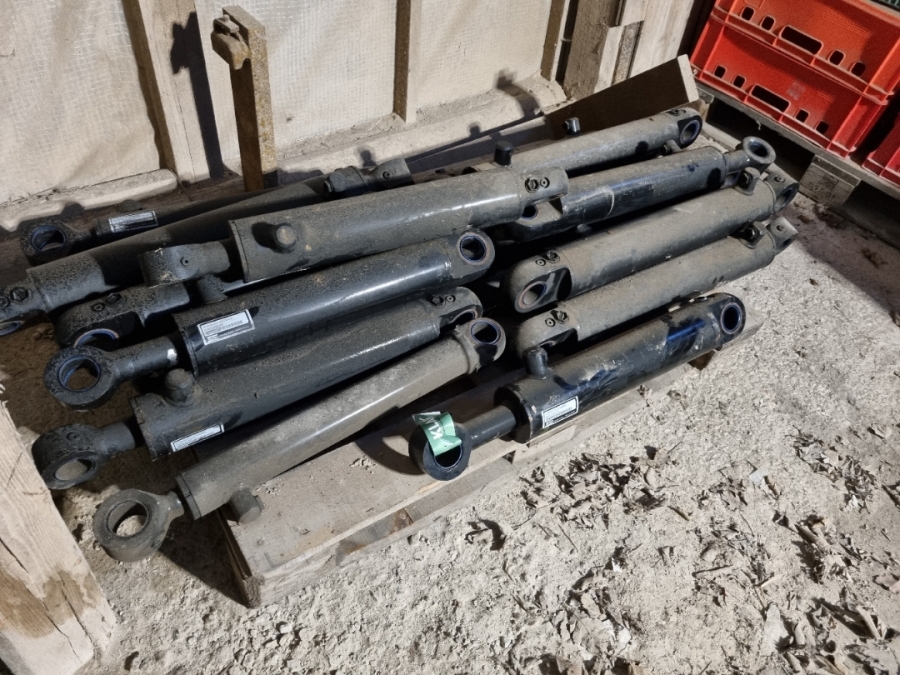 Klaravik Auktioner | Ubrugte Hydraulik Cylindre
