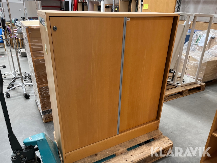 Skab med skydelåger, Ballerup, Klaravik auktioner