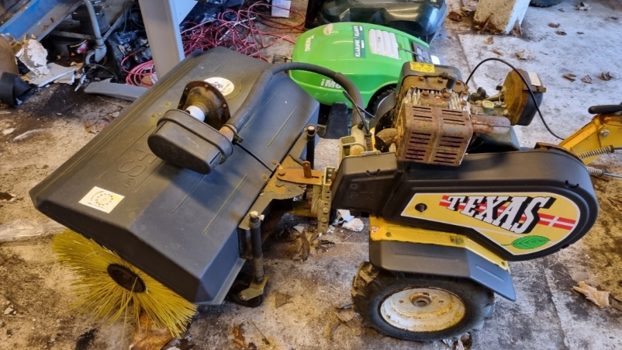 Klaravik Auktioner | Feje kost