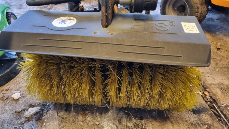 Klaravik Auktioner | Feje kost