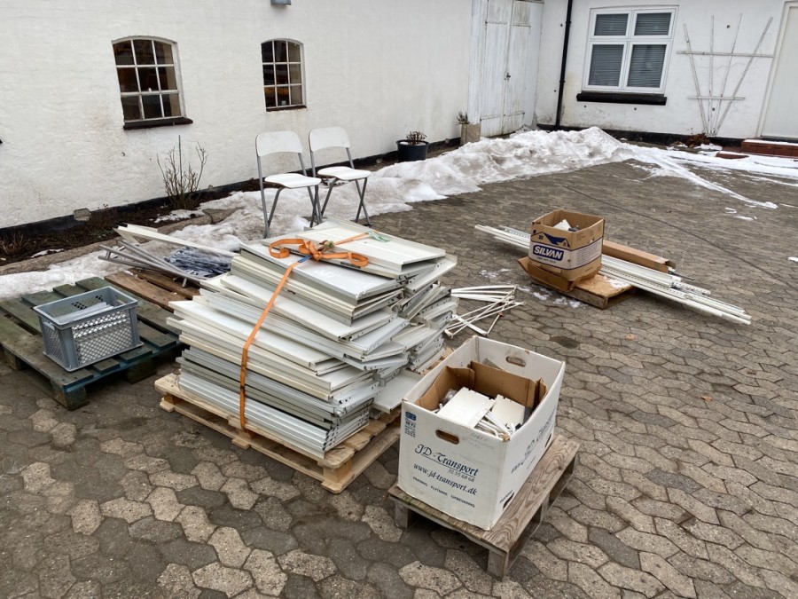 Klaravik Auktioner | Reoler & stole