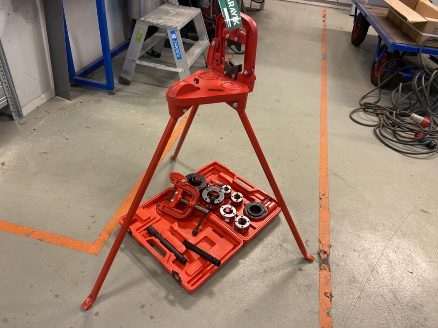 Klaravik Auktioner | Gevindskære