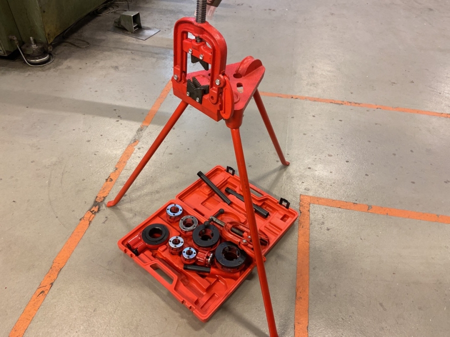 Klaravik Auktioner | Gevindskære