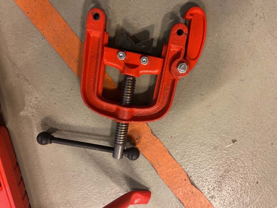 Klaravik Auktioner | Gevindskære