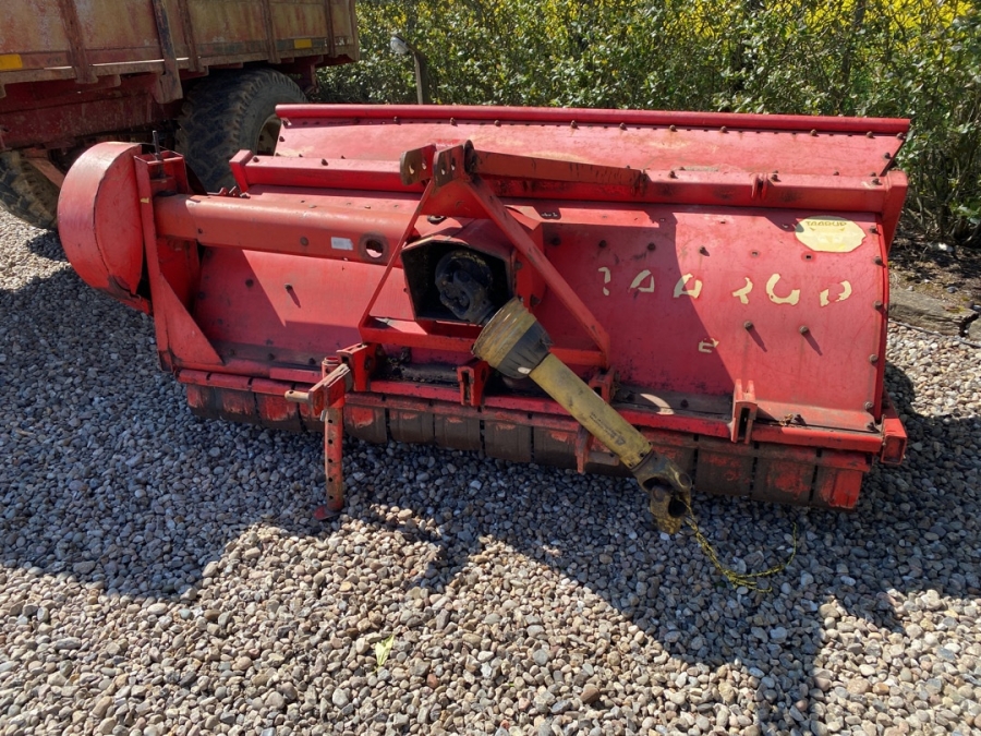 Klaravik Auktioner | Halmsnitter / brakpuser