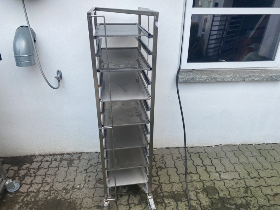 Klaravik Auktioner | Rustfri vogn med hjul