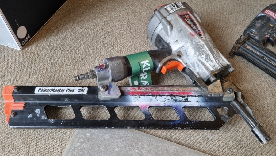 Klaravik Auktioner | Sømpistoler